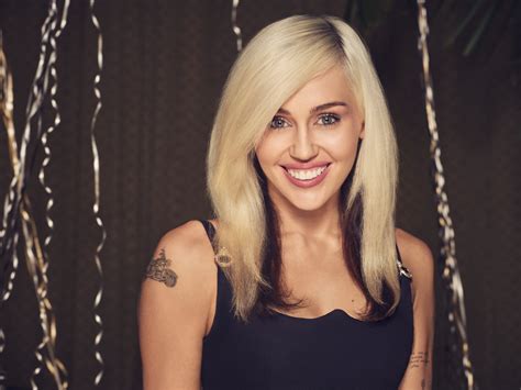 Miley Cyrus S Hair Breakdown At The Grammys 2024 POPSUGAR Beauty UK