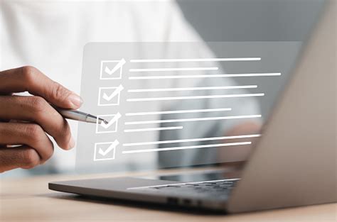 설문 조사 양식 개념입니다 확인란이있는 설문지 온라인으로 설문 조사 양식 작성 테스트 질문에 답변 교육 미래 기술 및 학습 개념 공연에 대한 스톡 사진 및 기타 이미지