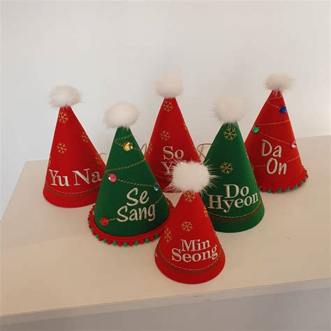 자수방그림편지 어느덧 크리스마스시즌이 돌아왔어요😆 작년에 정말 정신없이 고깔만들고 가랜드만들고~했던 Facebook
