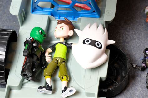 Ben 10 Rustbucket Transforming Vehicle Playset 2017 Van Rv Truck Toys