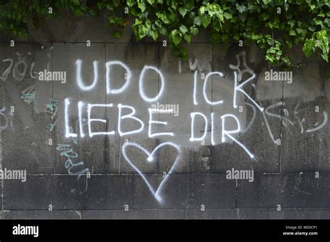Liebesbeweis an einer Wand im Berliner Ortsteil Kreuzberg: 25.06.2015 ...