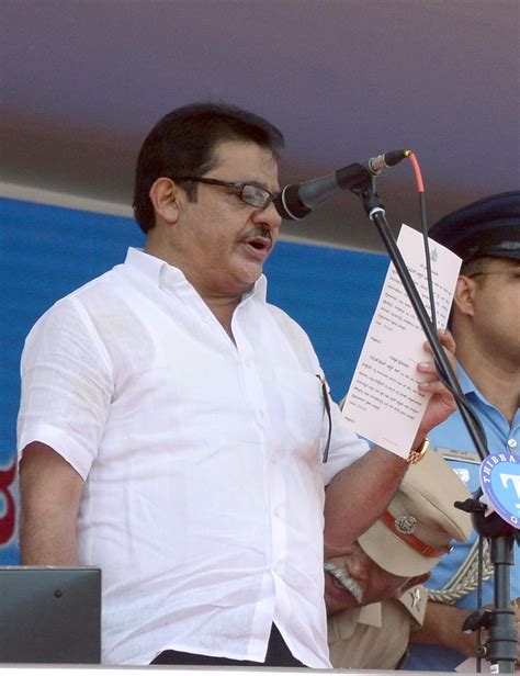 కన్నడనాట కొలువుదీరిన కాంగ్రెస్ ప్రభుత్వం సీఎంగా సిద్ధా డిప్యూటీ సీఎంగా డీకే ప్రమాణం