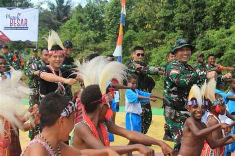 Bersama Satgas Yonif 623 Bwu Misi Kuali Merah Putih Bobon Santoso Menembus Daerah Rawan Di