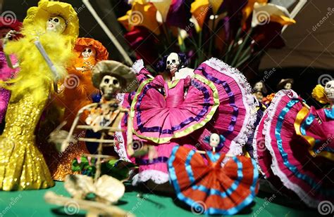 Muñecas De Dia De Los Muertos Foto De Archivo Editorial Imagen De