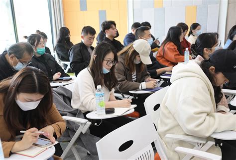 学校辅导员系列培训顺利完成
