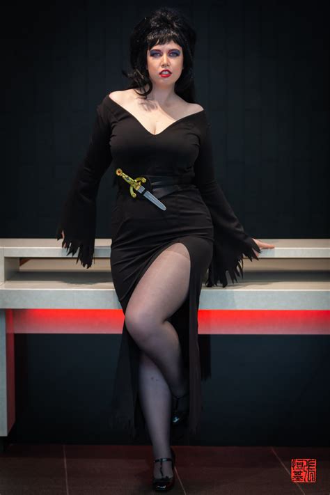 Elvira Mistress Of The Dark By Foxy Bop Cosplay Food And Cosplay