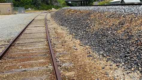 How To Realistically Ballast Your Track The Model Railroad Benchwork