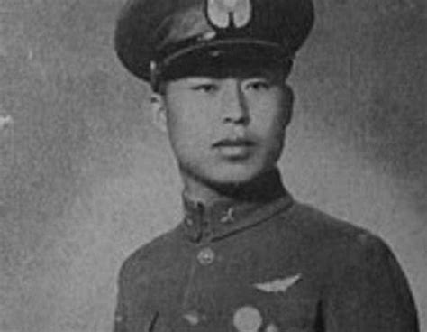 高志航牺牲后，埋葬地被日军机轰炸七天，其女儿终生寻找失踪母亲嘉莉飞行空军