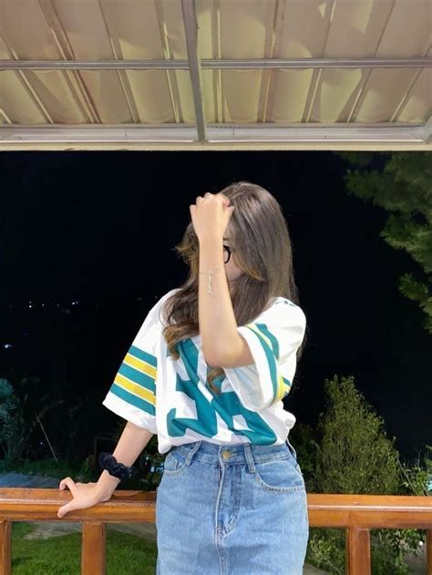 Pin By Nica Bea Dim On Model Poses Photography Quick Outfits Simple