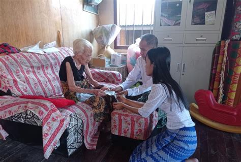 ပေါက်တောမြို့နယ်၌ အသက် ၈၅ နှစ်နှင့်အထက် ဘိုးဘွားများအား လူမှုရေးပင်စင