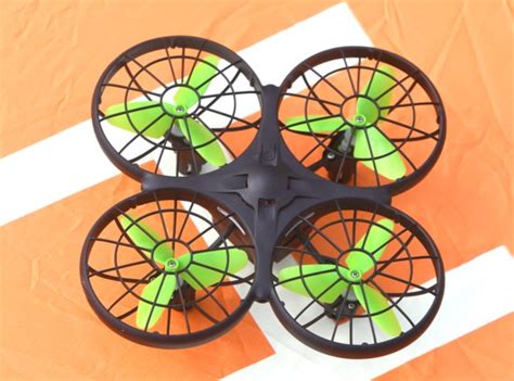 Minidron Syma X26: zábavné létání vždycky a všude