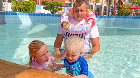 СОФИЯ ХОЧЕТ ПЛАВАТЬ СОФУНЬЯ ШАЛУНЬЯ Youtube