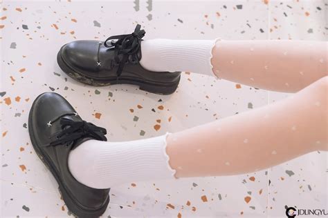 [bobosocks袜啵啵] No 284 小甜豆 短靴、皮鞋、两双白棉袜、油亮黑丝、爱心印花白丝 绝对领域