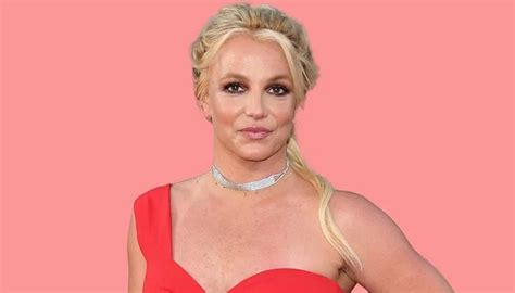 Britney Spears Flaunts Her Small Belly Watch