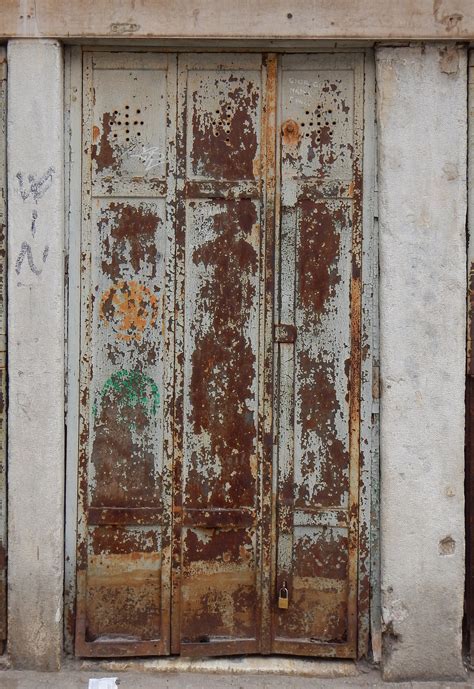 Free Photo Rusted Door Texture Aged Corroded Decayed Free