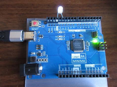 ラジオペンチ Arduino Uno R4 のレジスタ操作解説とピン設定ダンププログラム