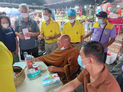 หนังสือพิมพ์ คู่แผ่นดิน ทำบุญวัดพระบาทน้ำพุ ชาวนครสวรรค์ร่วมใจกันบริจาคทำบุญและถวายสิ่งของให้