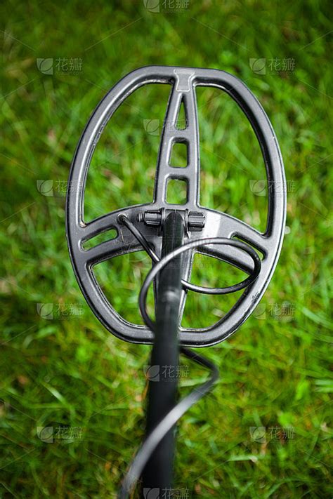 使用中的金属探测器