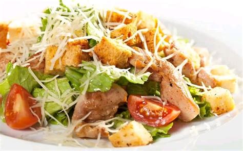 Цахим Цезарь салат Орц 1 салатны навч 2 ясгүй тахианы цээж мах 3 хоолны халбага ургамлын тос