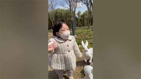 13개월 1일 토끼 보러 왔다가 바람 어택 당함🌬️🤍 Youtube