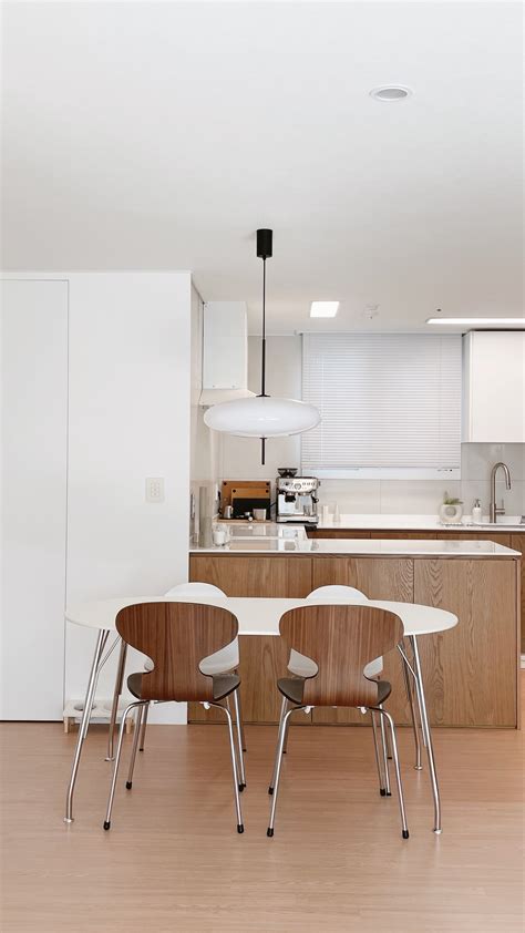 아늑한 신혼집 With 수납을 고려한 화이트우드 주방 라이프스타일 슈퍼앱 오늘의집