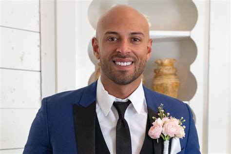 Love Is Blind”s Izzy Breaks Down His Emotional Wedding Day And His Switch Flip Moment