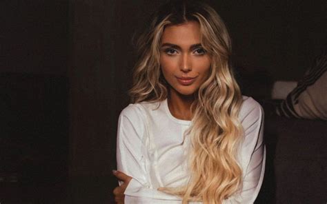 Ex Amante De Neymar Fernanda Campos Faz Ensaio Nu E Revela Cantada De Outro Jogador Casado As