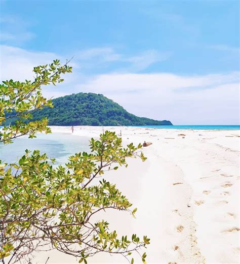 Pesona Pulau Nailaka Banda Neira