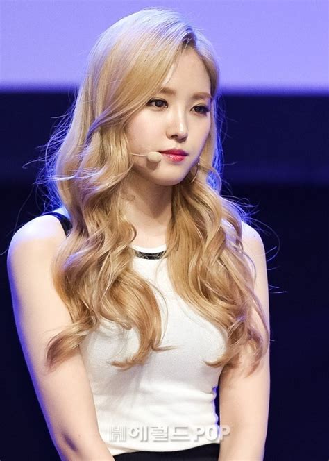 손나은 우만위키