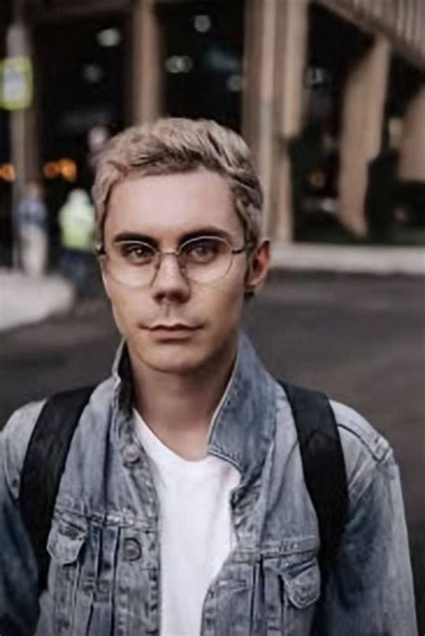 Умный человек в очках скачать обои в 2025 г Умные мужчины Умные люди Человек