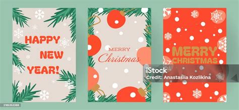 크리스마스와 새해 인사말 카드 세트 소나무 가지 장식품 눈송이 대담한 타이포그래피를 사용한 축제 디자인 따뜻한 휴일 메시지 메리 크리스마스 새해 복 많이 받으세요 쾌활한