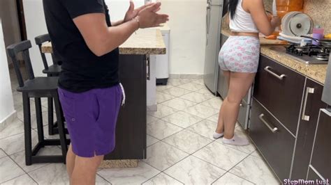 Wife Housewife Cooking Has A Big Ass And Is Dissatisfied Because Her