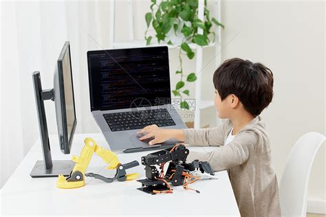男孩电脑学习机器编程高清图片下载 正版图片507714902 摄图网