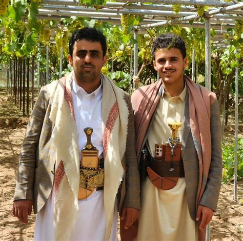 تم البيع الله يبارك لراعيه😍👋👋 لاندكروزر جيب طويل بازرعه قير عادي ♥️