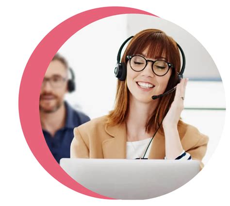 What are the two types of call center agents?