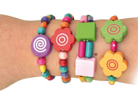 Направи сам гривни с дървени цветни мъниста