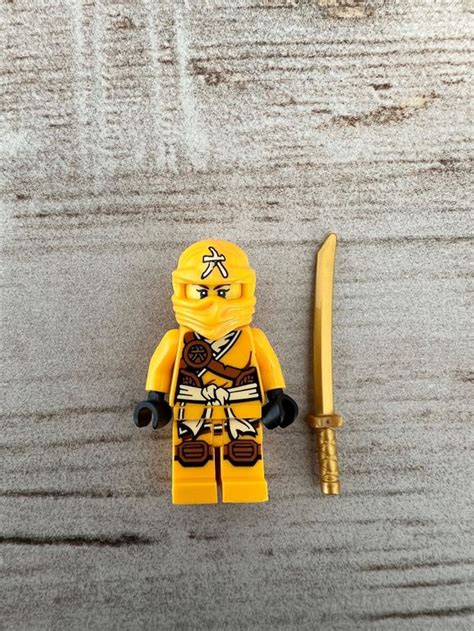 Lego Ninjago Minifigur Skylor Gebraucht in Wolfwil für CHF mit Lieferung auf Ricardo kaufen