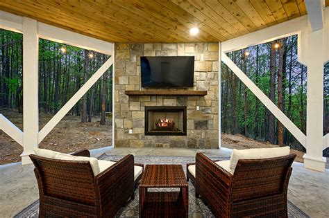 TREEHOUSE AT PINE LAKE Broken Bow Vacations TREEHOUSE AT PINE LAKE Broken Bow Vacations