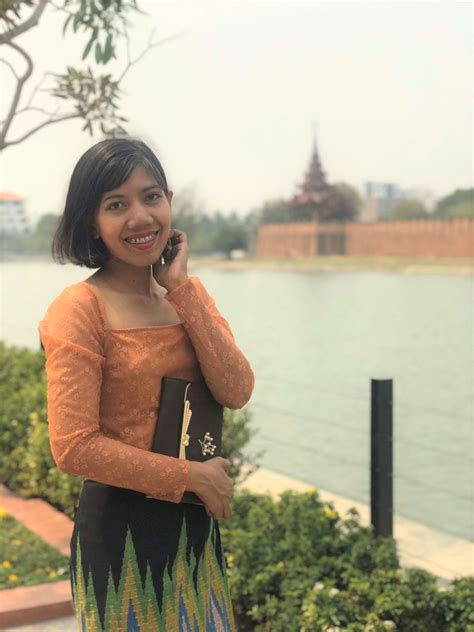 ဖူးလ်ဘရိုက် ဒါမှမဟုတ် U S Embassy Rangoon Facebook