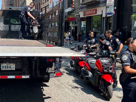 Ues Cops Crack Down On Illegal Mopeds And Reckless Riders Upper East Site