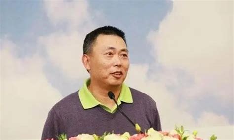 段永平：诺基亚聚焦在“提高市场份额上”了，岂有不败之理？当时诺基亚一年出大概50个机种，岂有不死之理？！财富号东方财富网