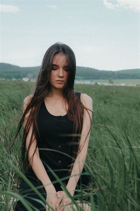 Девушка в поле