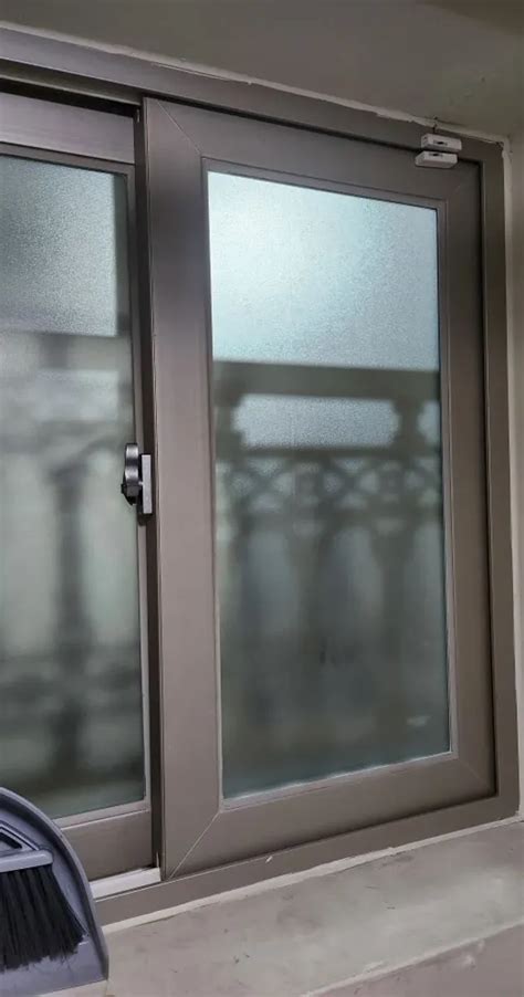 입주하기전에 청소를 못해서 거주청소를 하였는데 화장실곰팡이제거까지 신경써서 해주시고 거실내창과 복층에 작업하기 어려운 곳까지 신경써서 해주셔서 드디어 살만한 집으로