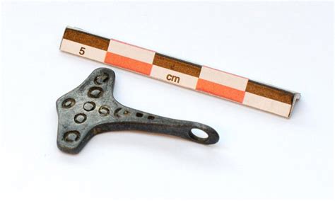 В Норвегии нашли редкий серебряный «молот Тора Наука и жизнь