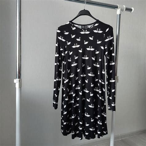 Плаття з лебедями — ціна 220 грн у каталозі Сукні міді Купити жіночі речі за доступною ціною на