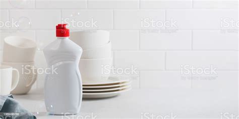 액체 식기 세척 세제와 흰색 플라스틱 병의 모형 기치 공간을 복사합니다 0명에 대한 스톡 사진 및 기타 이미지 0명 가사 집안일 가정 생활 Istock