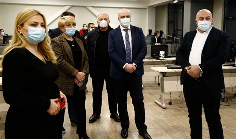 ზურაბ აზარაშვილი „ცენტრალური ონლაინ კლინიკისა“ და სამინისტროს ცხელი ხაზის 15 05 ის მუშაობას