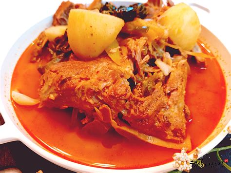 김치 돼지등뼈 감자탕 소스 묵은지 뼈다귀해장국