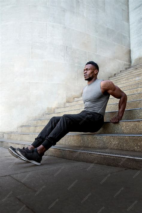 보디 빌딩을 위한 청소년 훈련 무료 사진