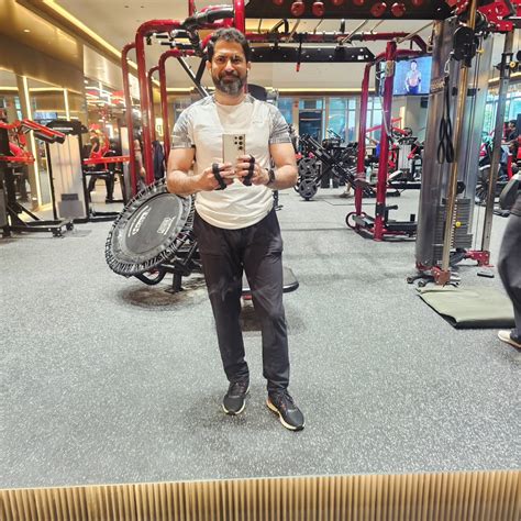 Happy Diwali Is Diwali Apne Aap Ko Aur Bhi Zyada Fit Aur Active Banao